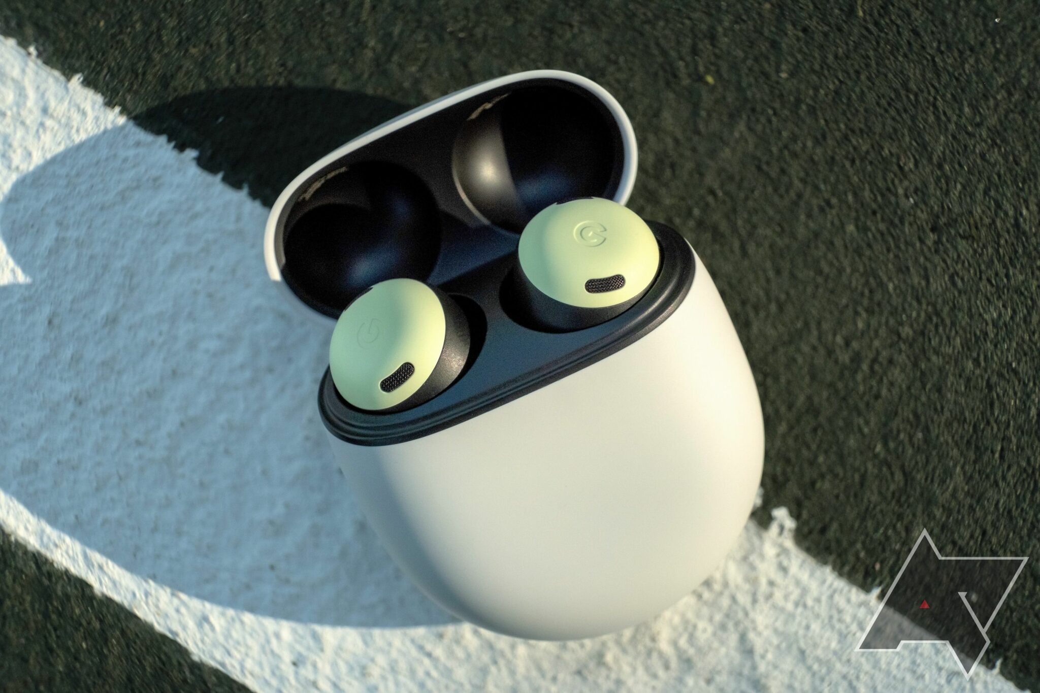 The best noise-cancelling wireless earbuds in 2022 - CESbible | CES ...